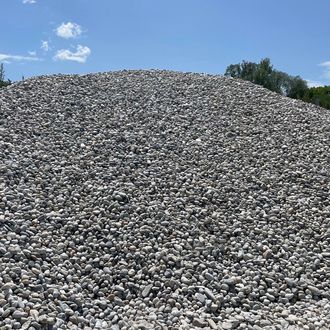 Ömlesztett Mosott kavics 16-32 | Lang Építőanyag Kereskedés